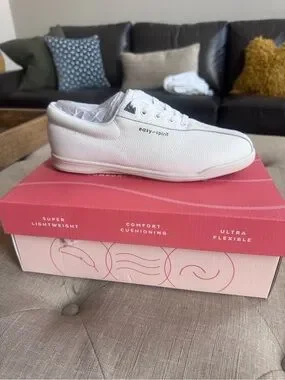Easy Spirit | Shoes | Easy Spirit White Lowprofile Laceup Sneaker ...